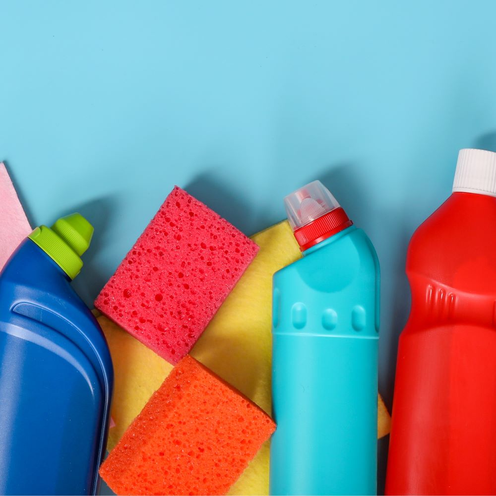 pack of 16 x 5cm mixed finish balls - red | Handy Household